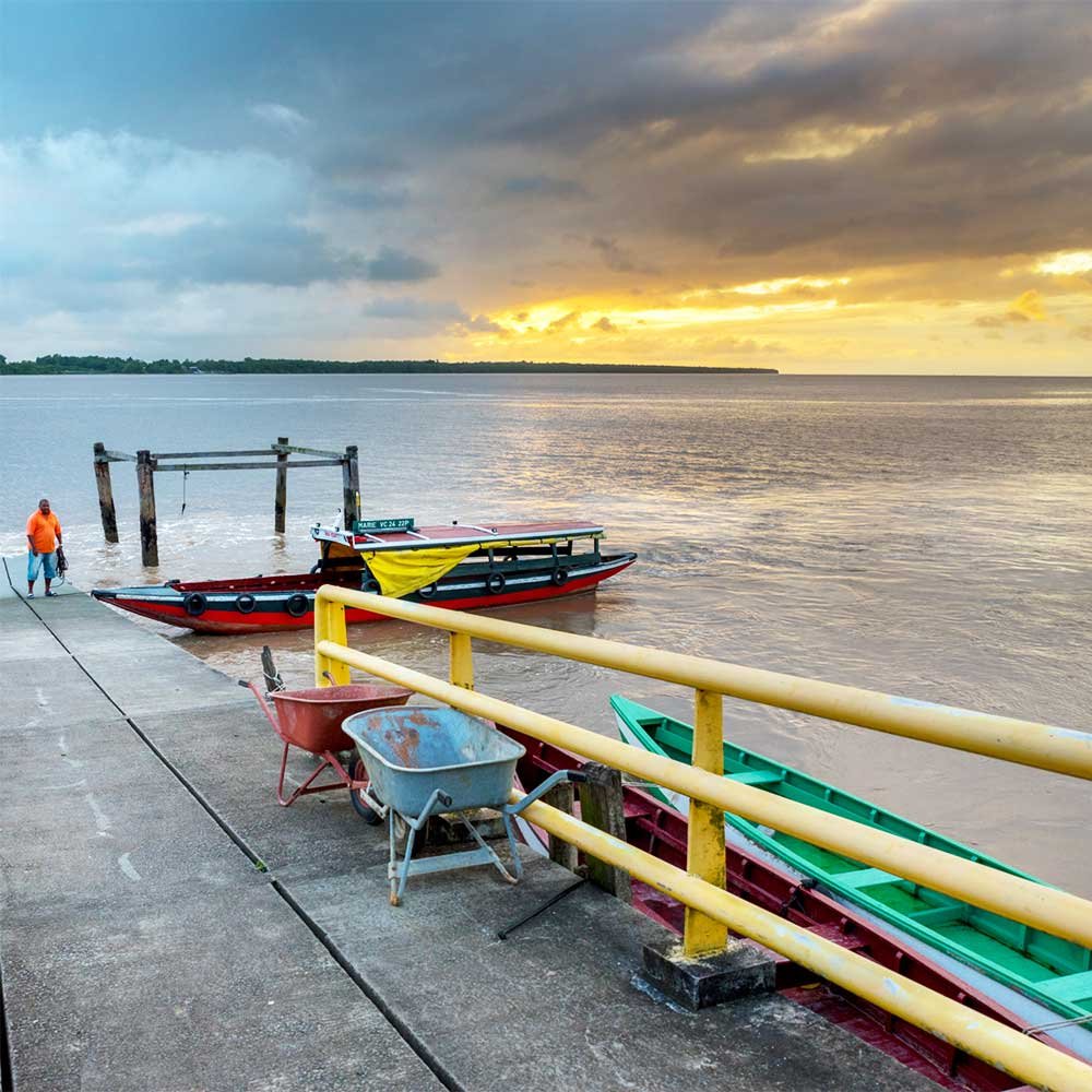 Boat and helicopter trips - Suriname Travel